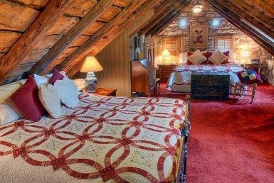 32 Attic Bedroom Design Ideas