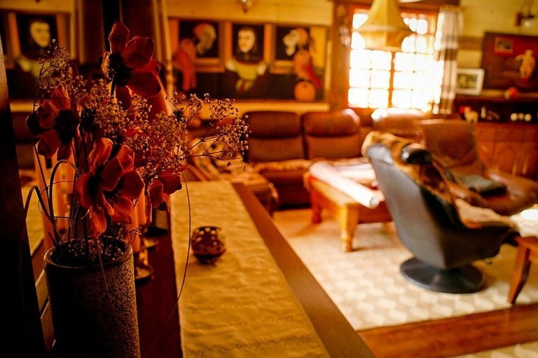 This Rustic Mountain House Will Make You Wanna Move to Romania