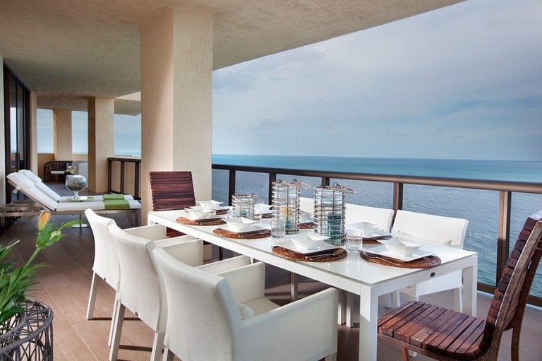 10 Amazing Porches With A Stunning Ocean View | Decoist