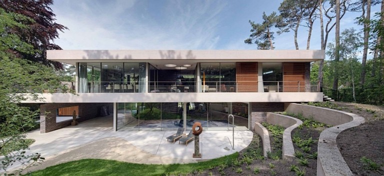 Dynamic Indoor-Outdoor Interplay Defines This Stunning Dutch Villa ...