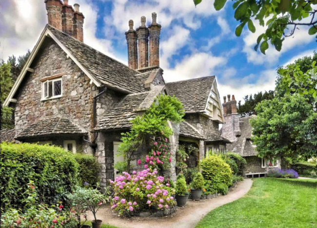 9 Sweet Stone Cottages for Hermit Wannabes | Decoist