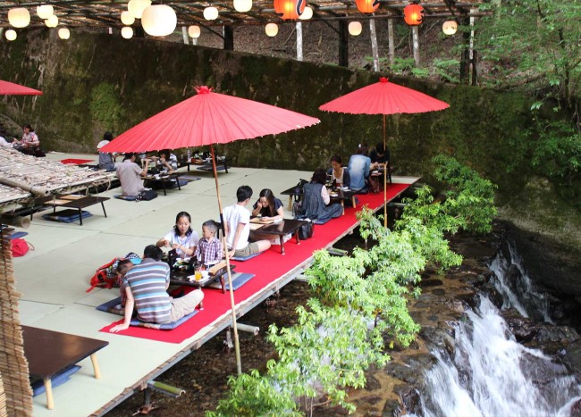Dine Atop a Waterfall at These 'Kawadoko' Restaurants Hidden in Kyoto's ...