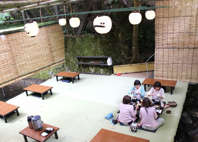 Dine Atop a Waterfall at These 'Kawadoko' Restaurants Hidden in Kyoto's ...