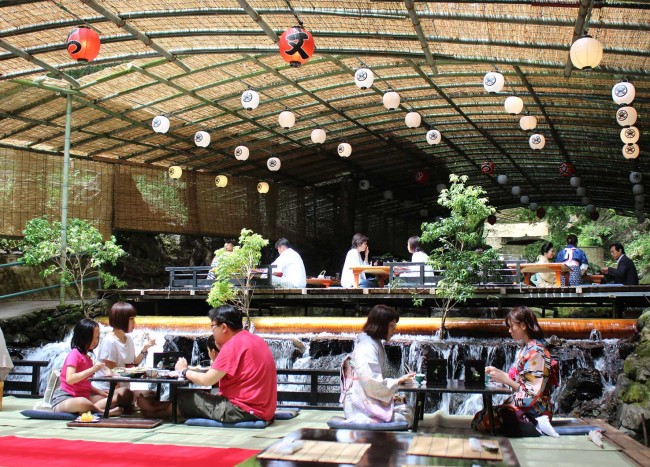 Dine Atop a Waterfall at These 'Kawadoko' Restaurants Hidden in Kyoto's ...