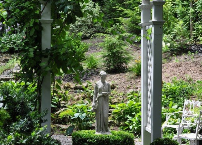 Garden Statues: Tips to Make Them Look Stunning in Your Yard | Decoist
