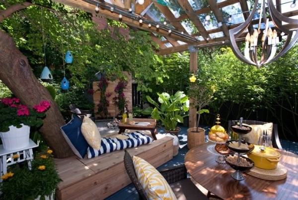 Tree Bench Ideas for Added Outdoor Seating | Decoist