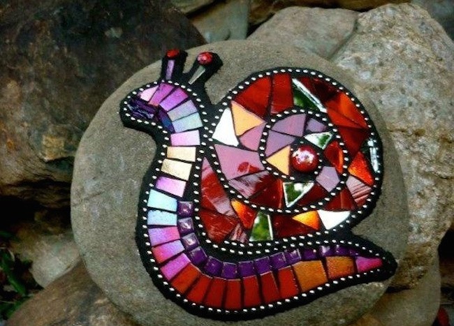 8 Inspiring DIY Ideas for Upcycling Old CDs | Decoist