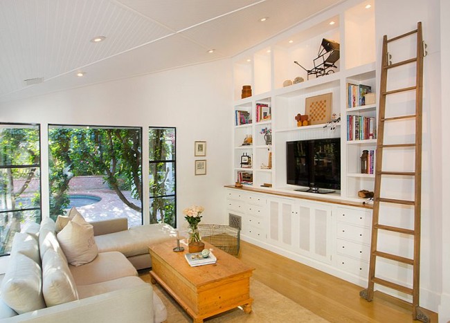 20 Small TV Room Ideas: Living With TVs in Small Spaces | Decoist