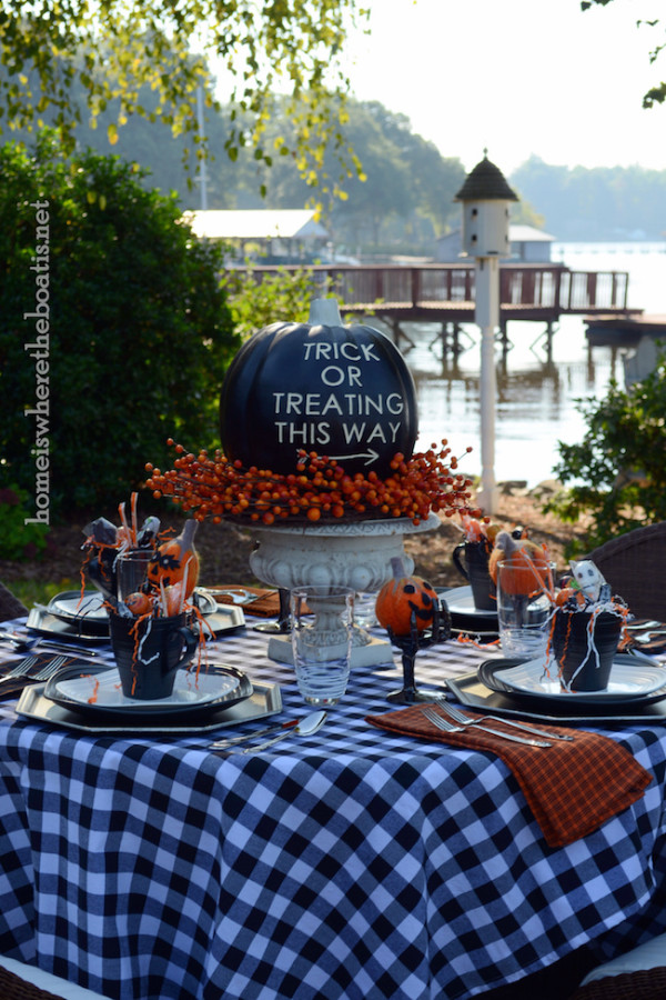 20 Halloween Dining Table Setting & Decor Ideas