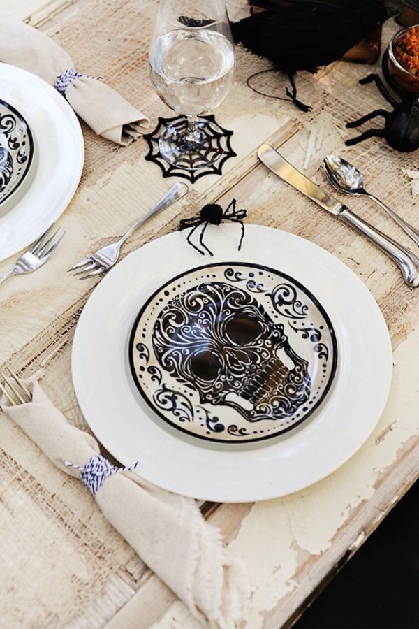 20 Halloween Dining Table Setting & Decor Ideas