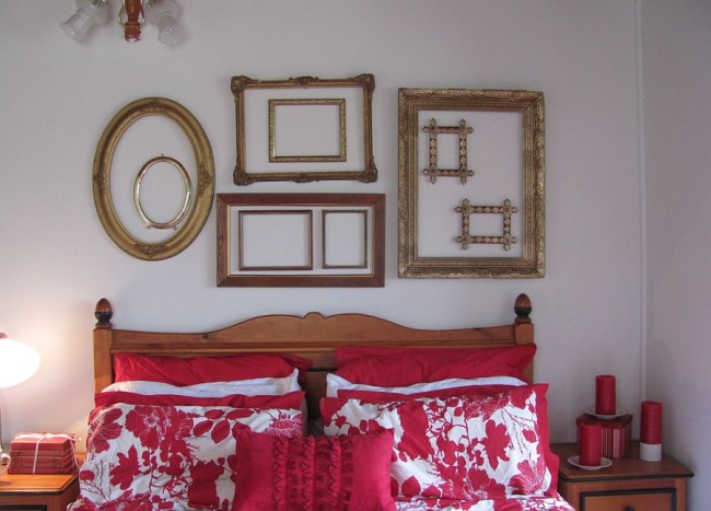 Hot Trend: 30 Creative Ways to Decorate with Empty Frames | Decoist