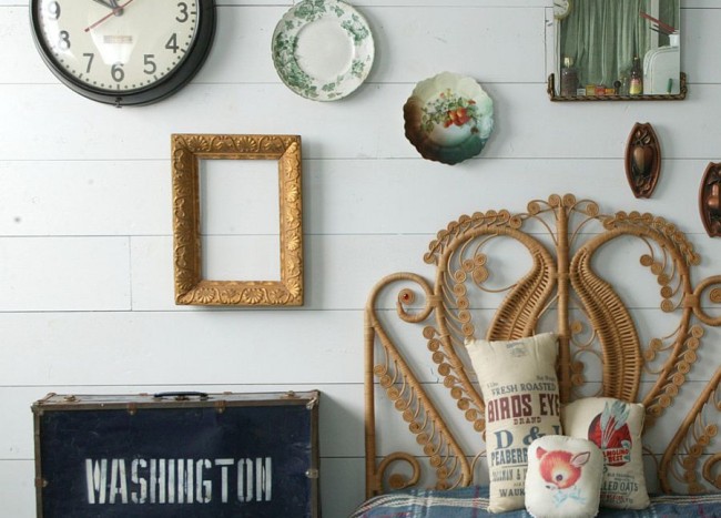 Hot Trend: 30 Creative Ways to Decorate with Empty Frames | Decoist