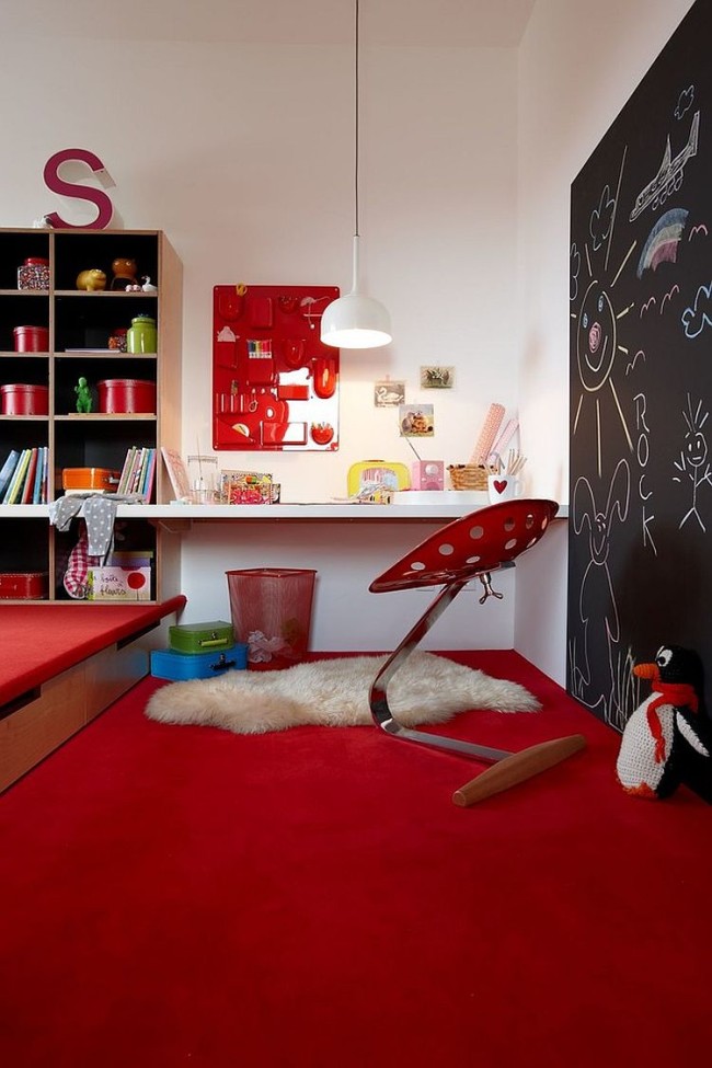 Fiery and Fascinating: 25 Kids' Bedrooms Wrapped in Shades of Red | Decoist