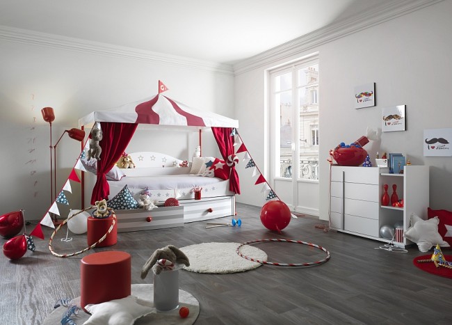 Fiery and Fascinating: 25 Kids' Bedrooms Wrapped in Shades of Red | Decoist