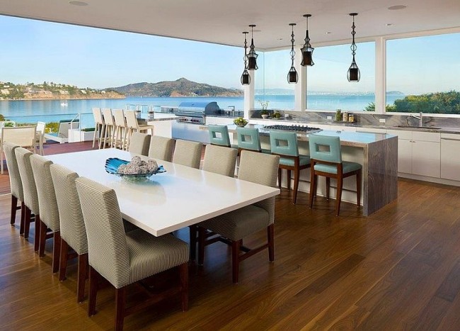 Visual Treat: 20 Captivating Kitchens with an Ocean View | Decoist