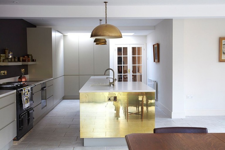 Sparkling Trend: 25 Gorgeous Kitchens with a Bright Metallic Glint ...