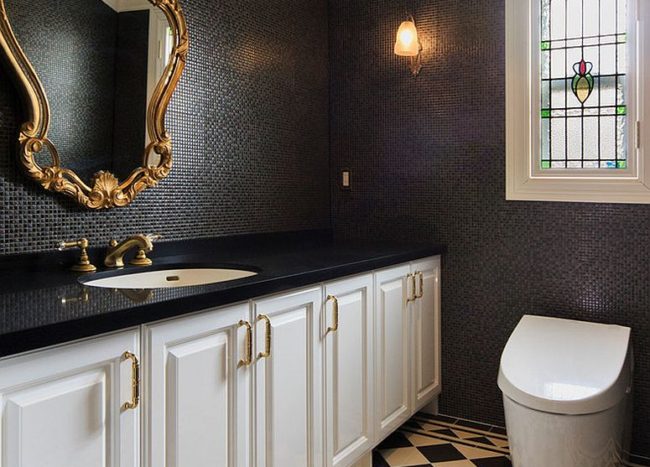 A Timeless Affair: 15 Exquisite Victorian-Style Powder Rooms | Decoist