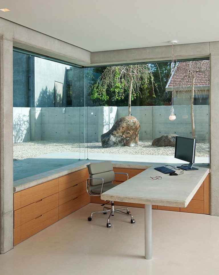 23 Space-Savvy Home Offices that Utilize their Corner Space