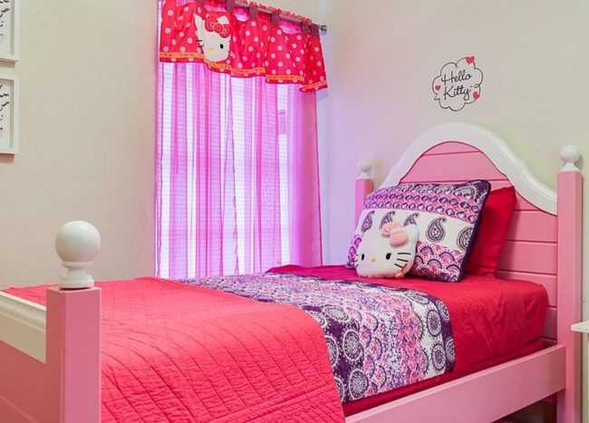 15 Hello Kitty Bedrooms that Delight and Wow!
