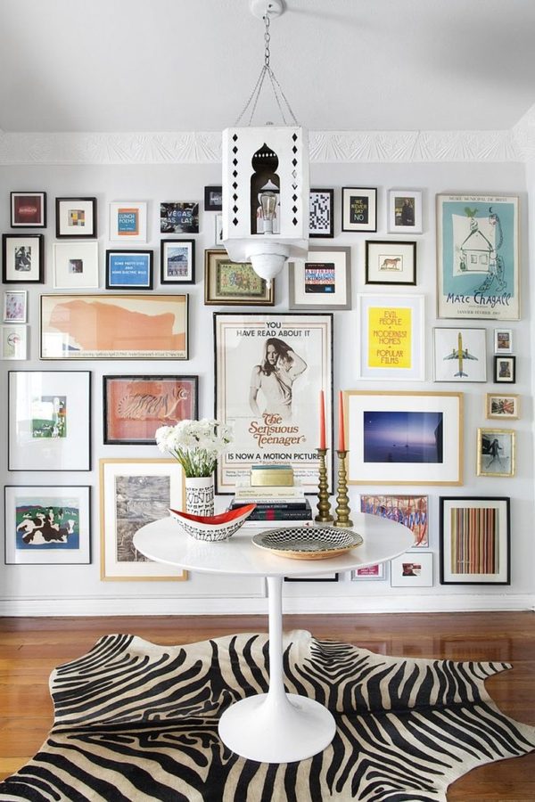 25 Captivating Entryways That Embrace the Beauty of the Gallery Wall ...