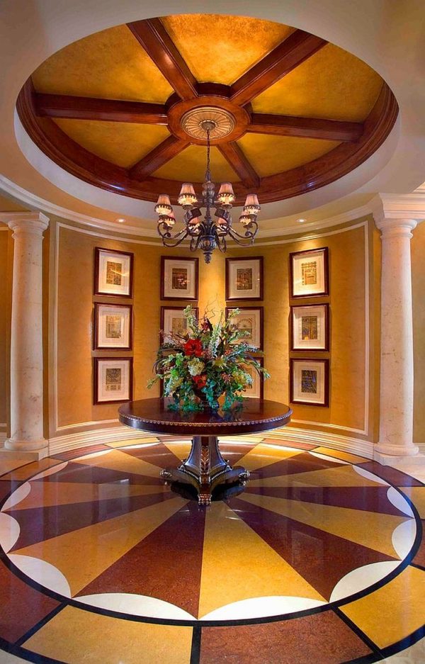 25 Captivating Entryways That Embrace the Beauty of the Gallery Wall ...