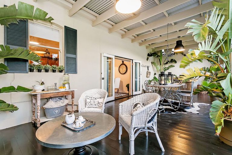 Bring Home the Holiday Vibe: 20 Relaxing Tropical Sunrooms | Decoist