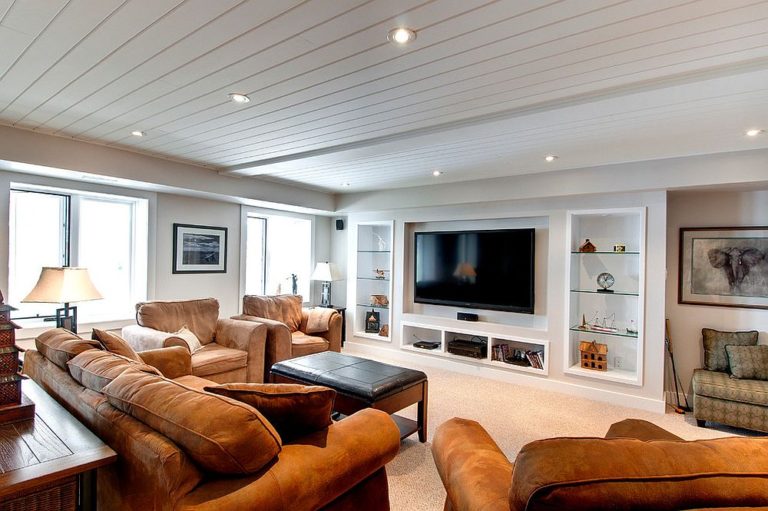 20 Beach-Style Home Theaters and Media Rooms That Wow! | Decoist