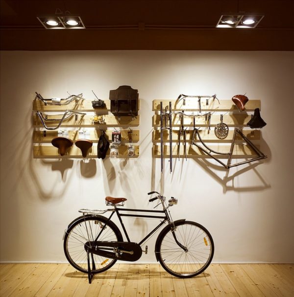 Bullit Cyclery: Dark Bike Shop in Valencia Gets a Breezy, Cozy Revamp ...