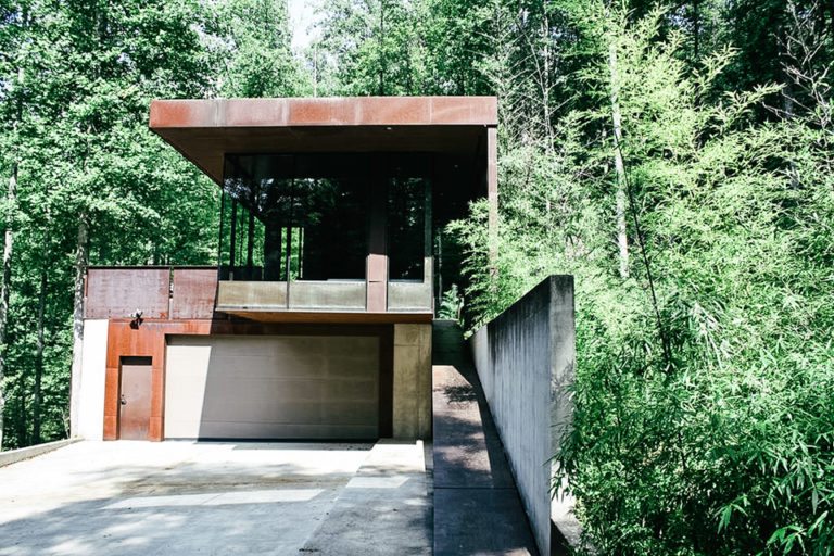 Modern Treehouses: Childhood Dream Turned into a Luxury Getaway | Decoist