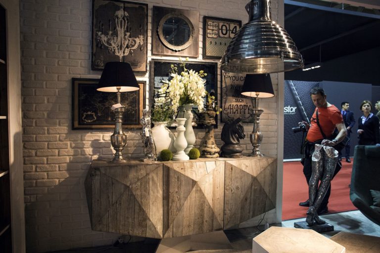 From Vases to Wall Clocks: 25 Ways to Fashion a Curated Collection Display