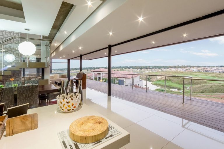 House Vista: Johannesburg Home Overlooking Lake and Golf Course | Decoist