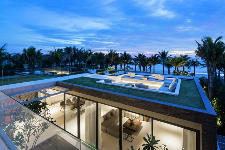 This Luxurious Seaside Villa Sits on One of the World’s Most Beautiful ...