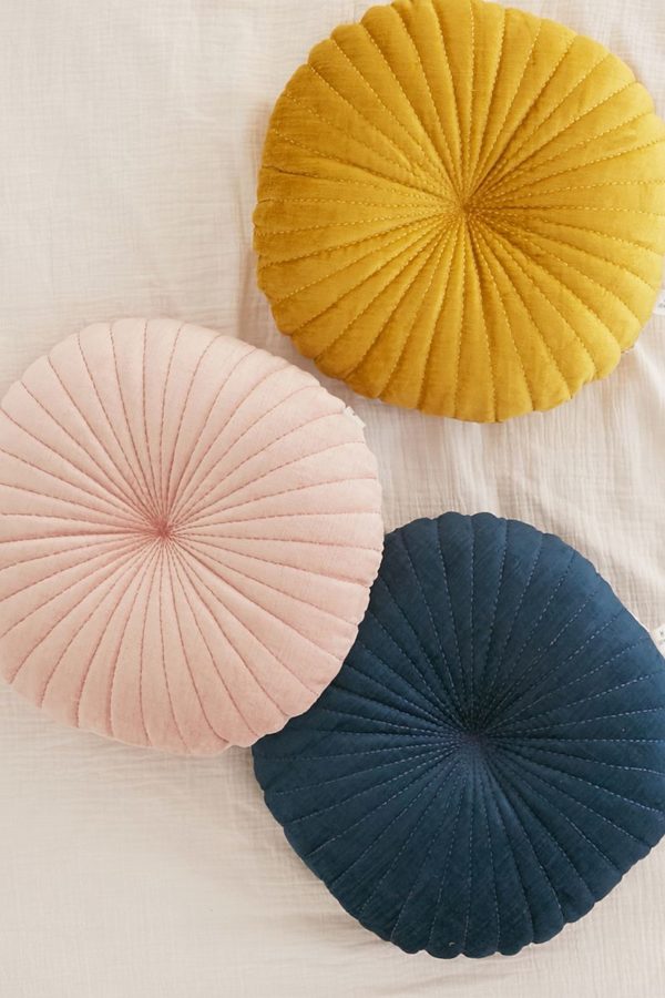 3 Easy Ways to Decorate with Velvet | Decoist
