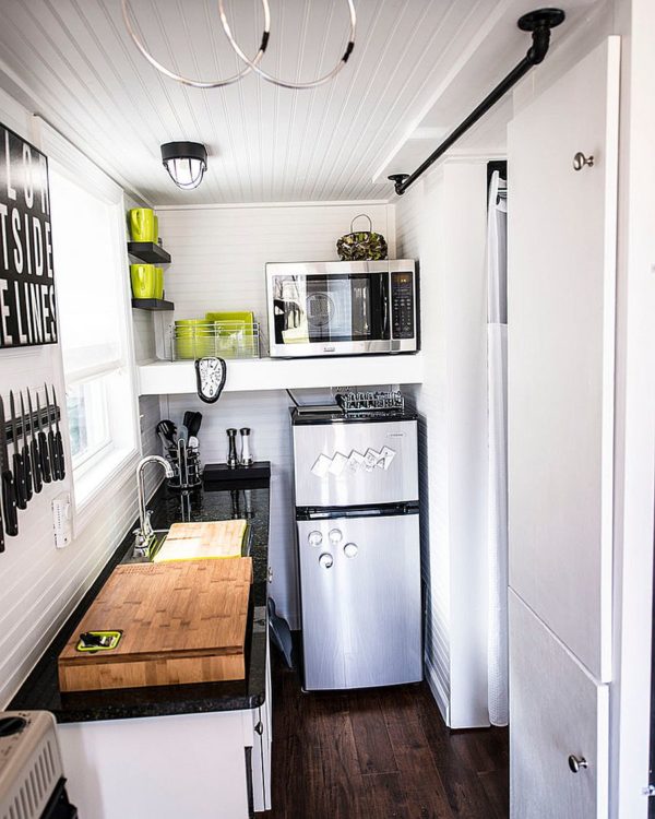 50 Tiny Apartment Kitchen Ideas that Excel at Maximizing Small Spaces ...