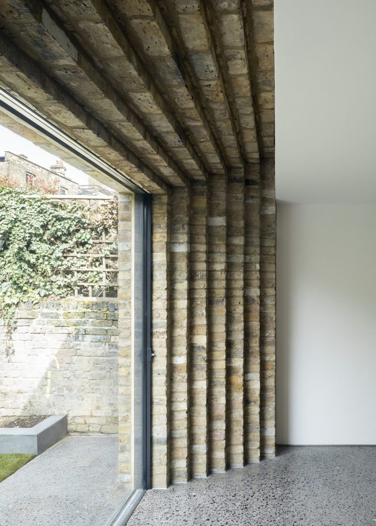 This Historic London Home Gets an Extension that Celebrates Brick ...