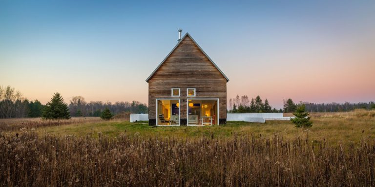 House of Beth: Contemporary take on a Classic Farmhouse Filled with ...