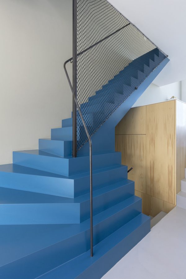Eccentric and Bold: Blue House for Those Who Dare to Dream Different ...