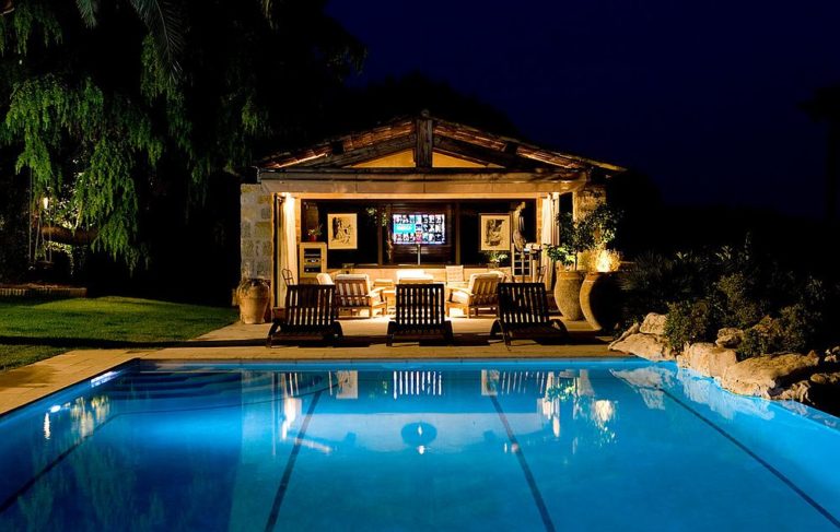 Taking the Home Theater Outdoors: From Poolside Hangouts to Patios ...