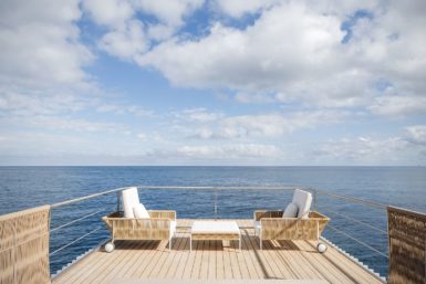 Expanding Horizons: Stunning Sustainable Floating Lodge for Two | Decoist