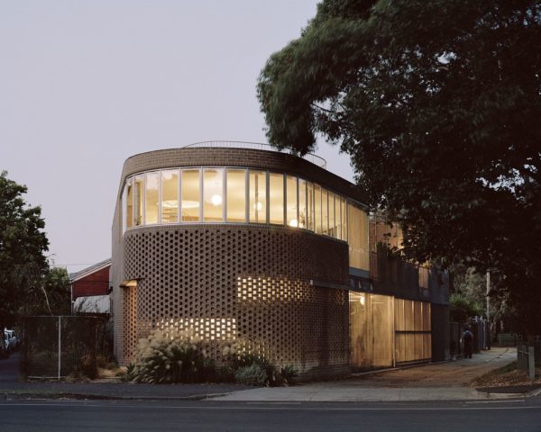 Inimitable Rose House in Melbourne Combines the Classic with the Modern ...