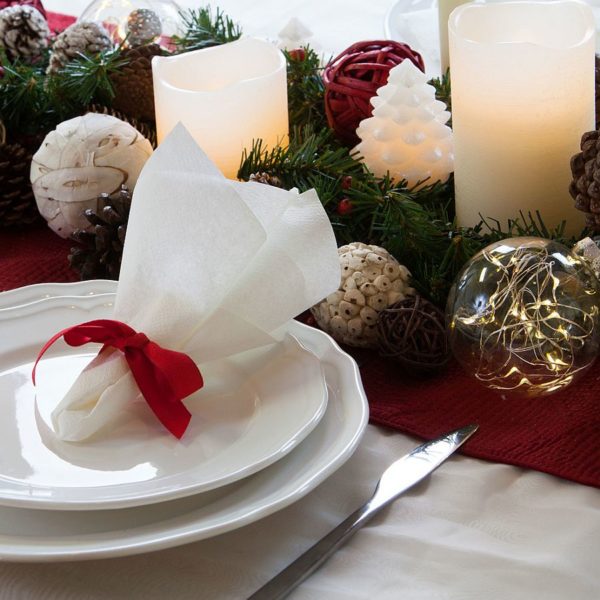 20 Festive Dining Rooms that Welcome the Holiday Season Gleefully ...