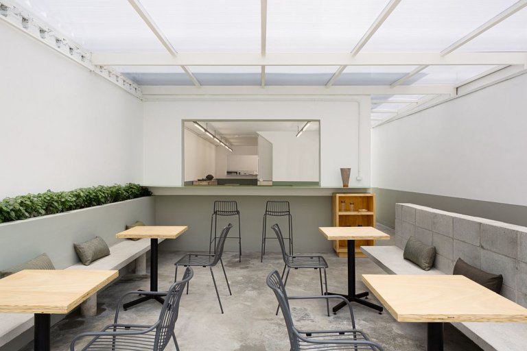 For Those Who Love All Things Green: Minimal Modern Restaurant in Sao ...