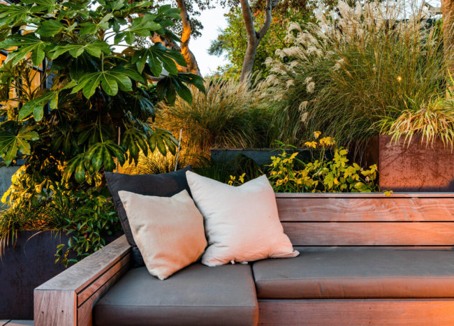 Secluded Outdoor Conversation Pit Surrounded by a Wall of Green ...
