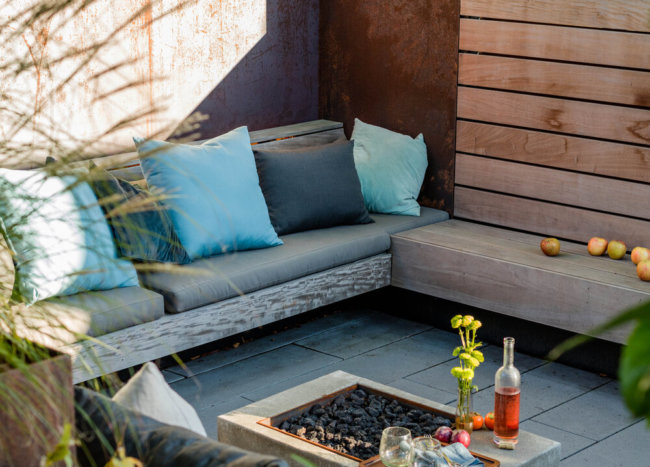 Secluded Outdoor Conversation Pit Surrounded by a Wall of Green ...