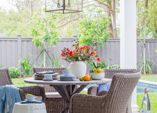 Dining on the Porch: Spend a Bit of Time Outdoors this Summer - Decorizer