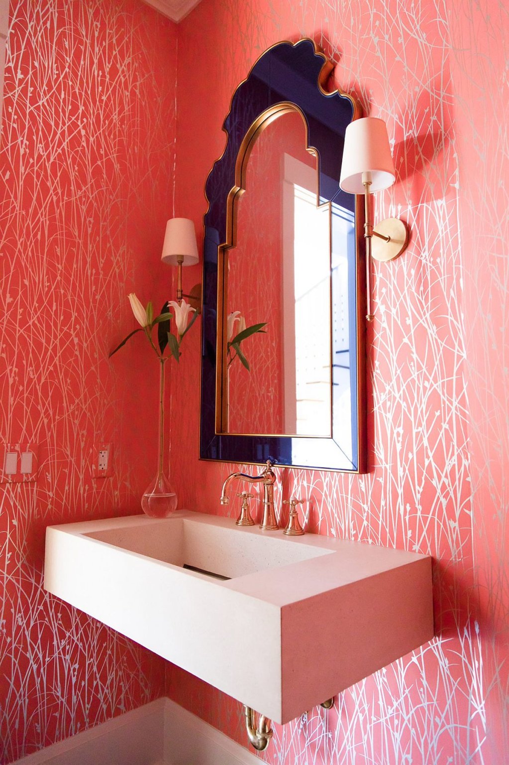 Going Bold: 20 Contemporary Powder Rooms in 10 Spectacular Colors ...