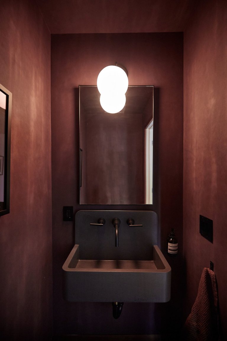 Going Bold: 20 Contemporary Powder Rooms in 10 Spectacular Colors ...