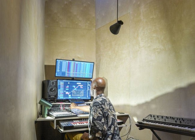 Small Space Design: Tiny, Functional Music Shed in Vancouver in Glass ...