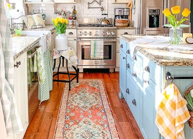 Colorful Cottage Kitchen Designs