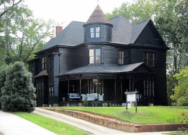 19 Stunning Black Houses to Inspire Your Home Design | Decoist